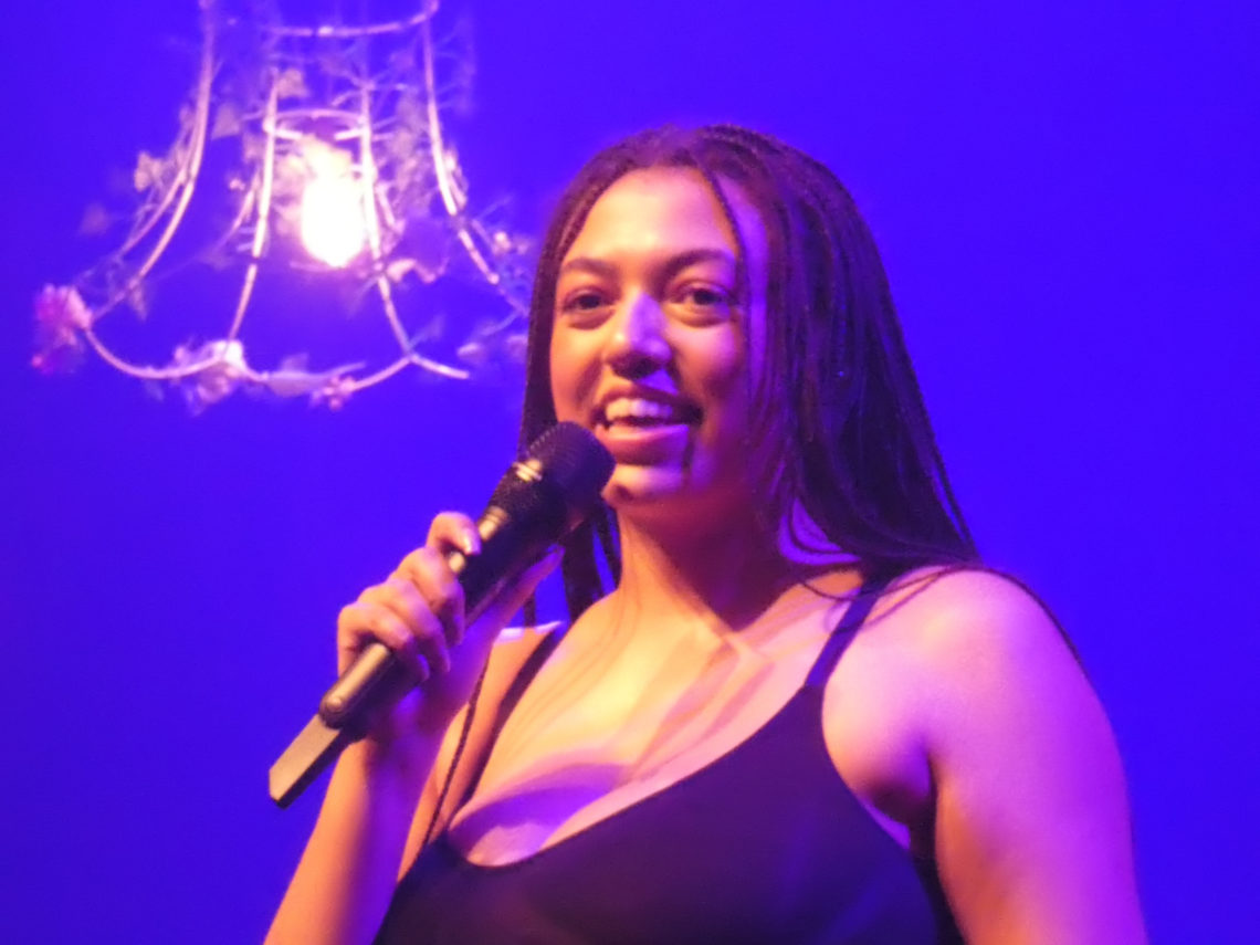 [LIVE REPORT CONCERT] MAHALIA rayonnante devant le public parisien ...